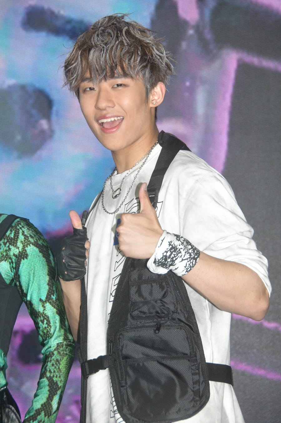 【ViuTV五周年】預告同鄭欣宜出合唱歌 ANSONBEAN送蕉助補充體力