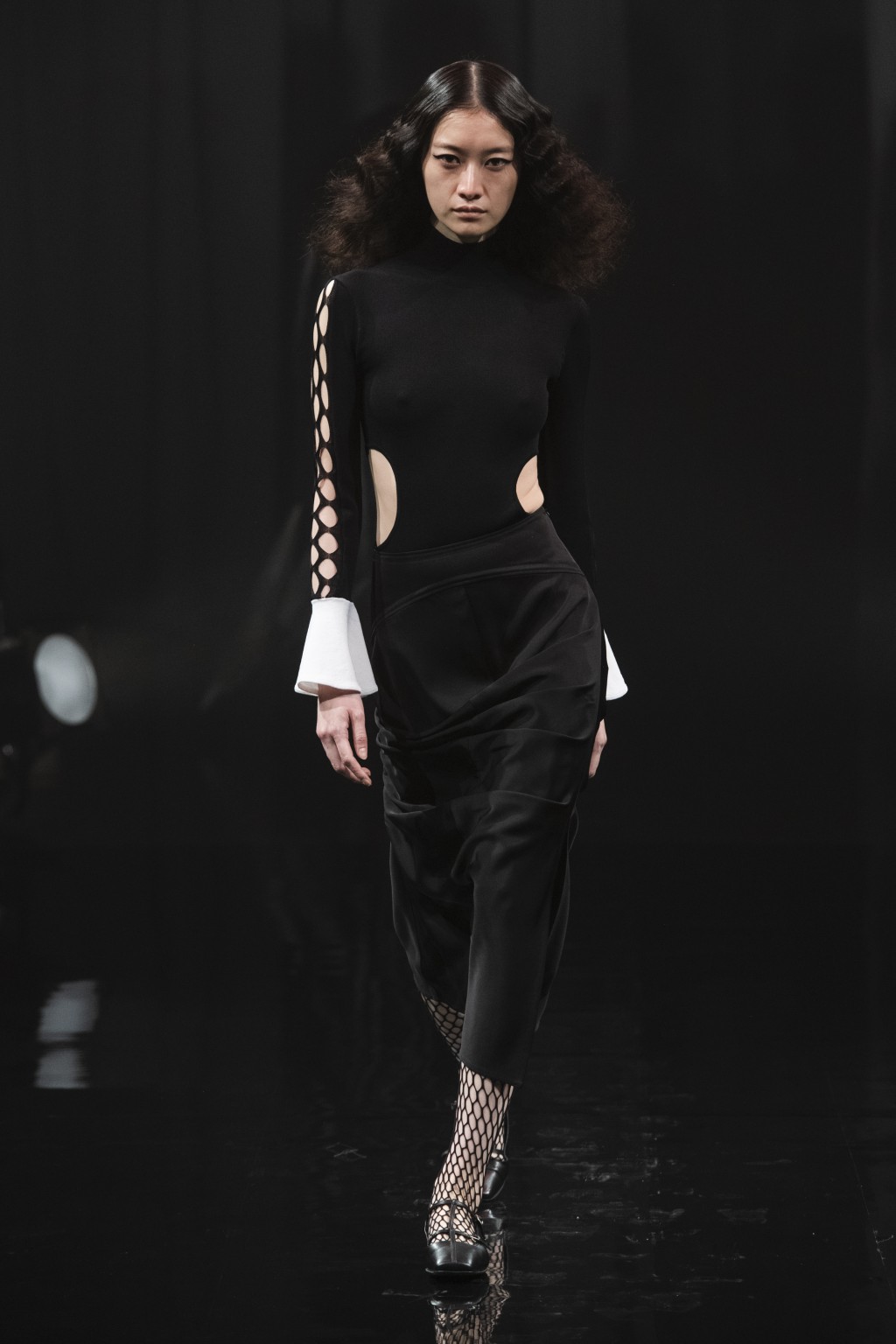 Centrestage 2023｜Emi Funayama首现Centrestage舞台 日系新风彰显古典女性美 | 星岛日报