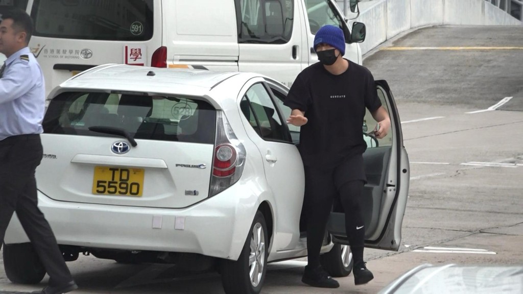 姜濤年初八現身鴨脷洲考車牌 1 take pass 榮升「P牌仔」！ - 香港高登討論區