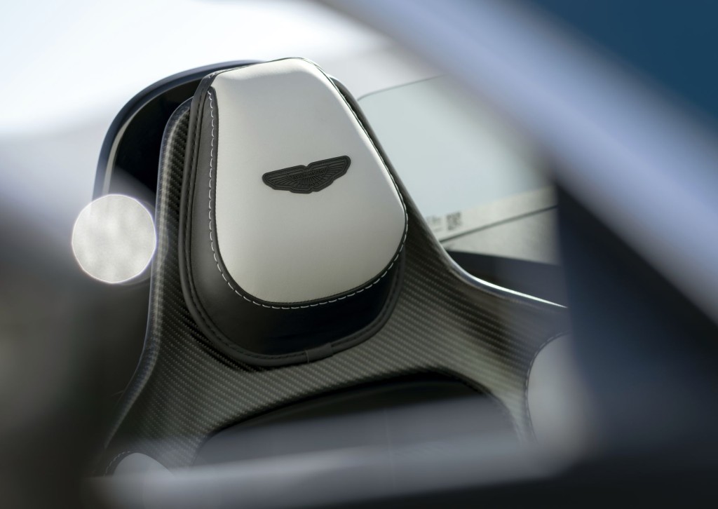 新車消息｜全球限量249輛Aston Martin V12 Vantage Roadster絕悍開篷車 | 星島日報