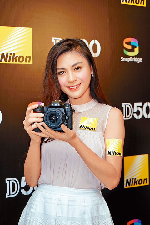 DX單反旗艦D500輕盈上陣