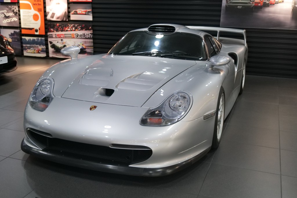 保时捷911GT1 + 918 Spyder极级珍藏公展 你拣左定右？│现场VLOG | 星岛日报