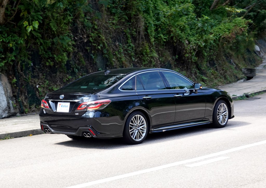 另类豪华车│混能日版Toyota Crown RS Hybrid超悭油杀手鐧 | 星岛日报