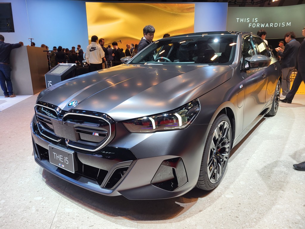 寶馬iX2電動車發表 東京現場直擊│313ps馬力跑格電動SUV續航力449km 明年中到港 | 星島日報