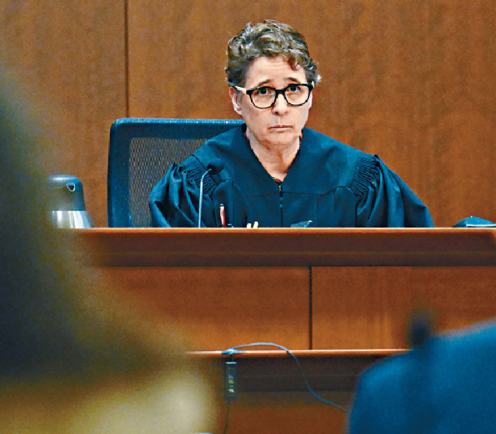 難定安柏尊尼勝負 陪審團求法官指引