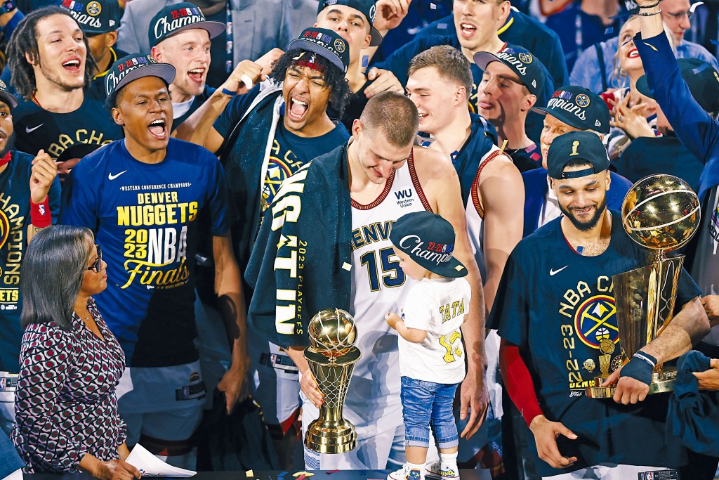 中鋒約基治全票當選FMVP 反傳統數據王