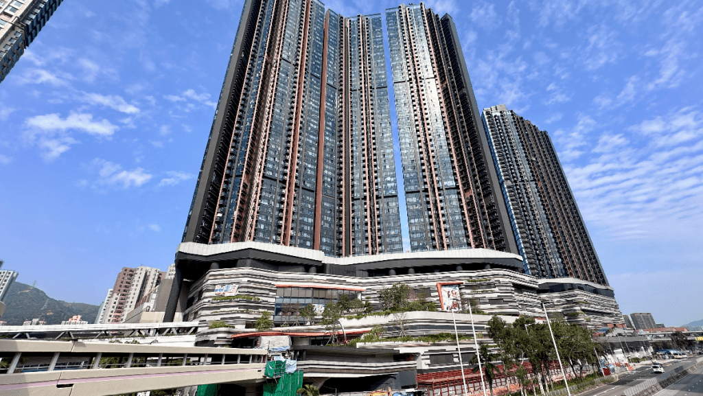 連場暴雨盡顯鐵路盤優點 出入商場毋須淋雨 柏傲莊及海之戀兼擁雙鐵優勢