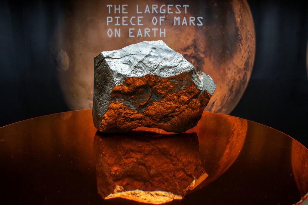 地球最大块火星陨石即将拍卖 估价逾3000万港元 | 星岛加拿大都市网 多伦多