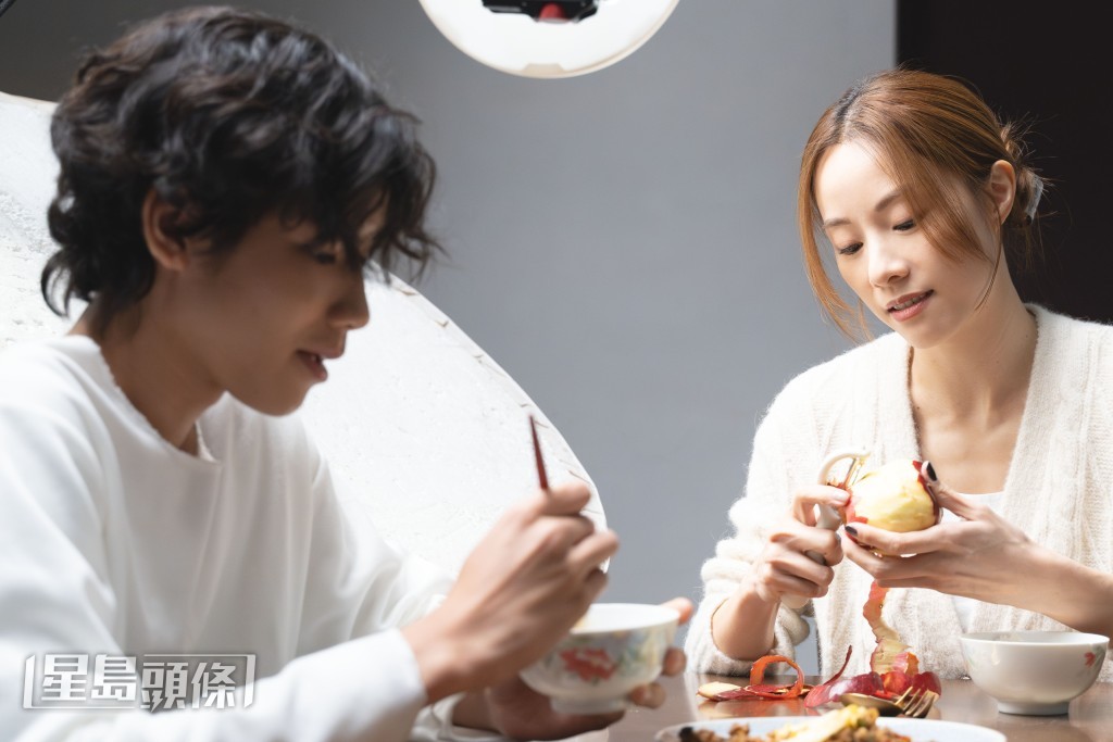 鄧麗欣邀梁仲恆任MV男主角 Stephy情感爆發喪流淚 阿炳10度低溫拍落水戲勁專業 | 星島日報