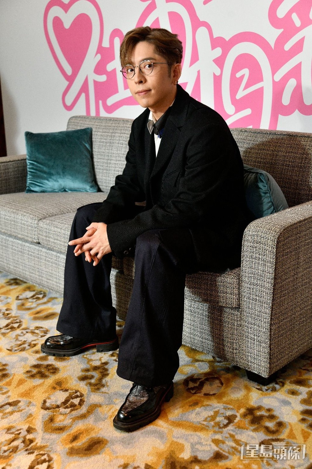 AL浪漫甜蜜 Edan狂野爆發 同日拍床戲 事前狂操肌 | 星島日報