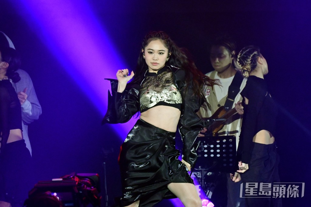 Beanies Live丨張天穎性感上台唔使新男友批准 ANSONBEAN入場撐女友唔願影相 | 星島日報