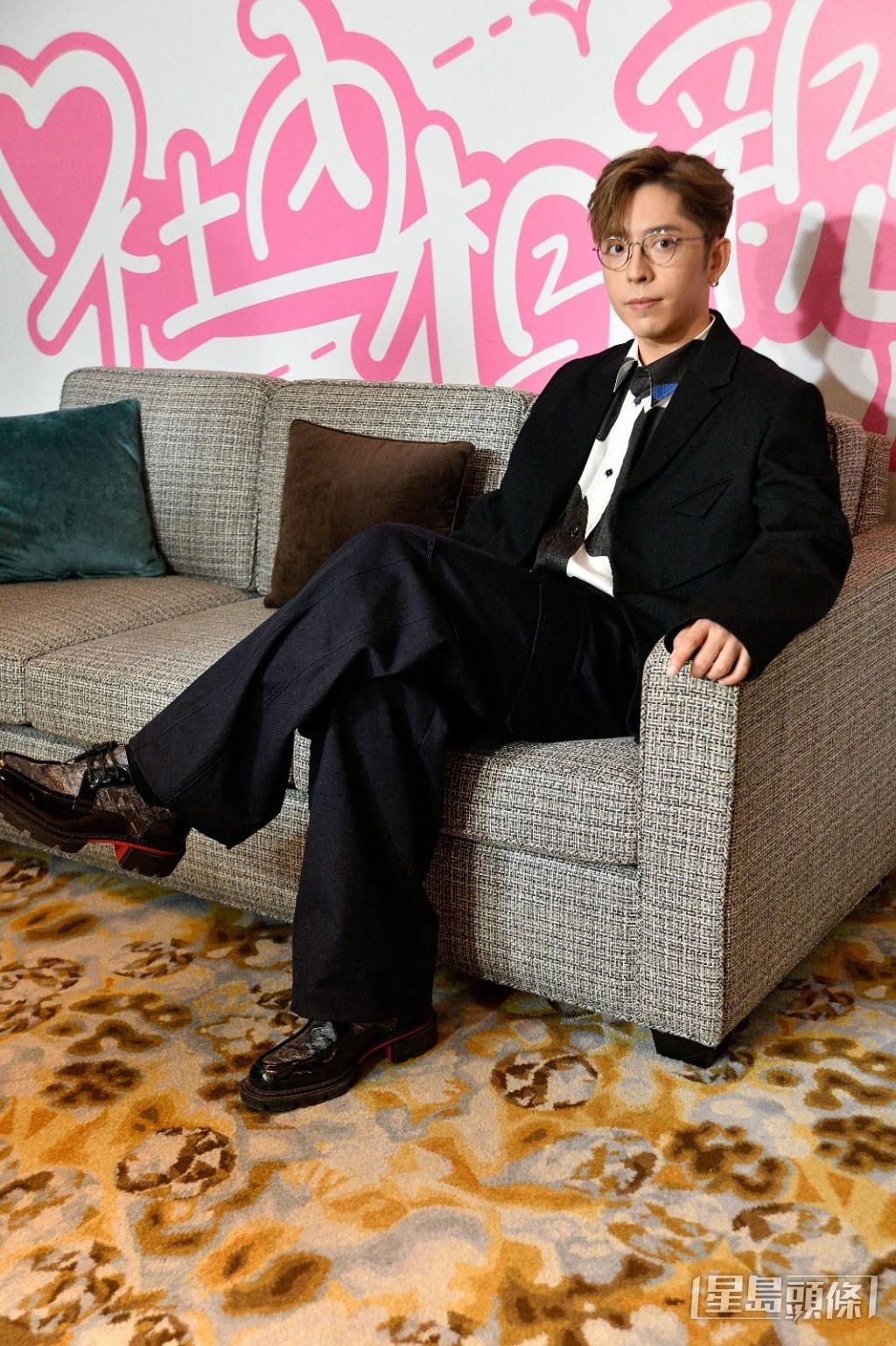 AL浪漫甜蜜 Edan狂野爆發 同日拍床戲 事前狂操肌 | 星島日報