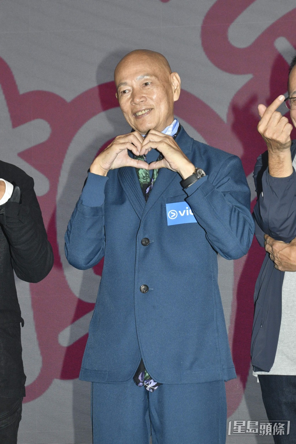 社內相親丨AL Edan瘋狂拍親熱戲「差不多每場都錫」 行住Kiss驚仆親唔得閒尷尬 | 星島日報