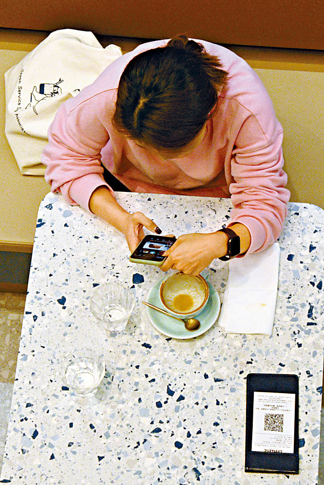 食肆自助落單照收加一惹爭議