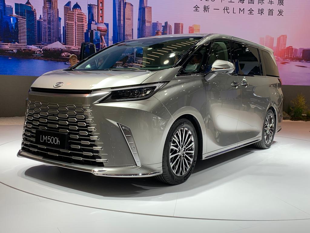 凌志LM500h全新款曝光│上海車展全球首發 兩款混能引擎歐洲有售