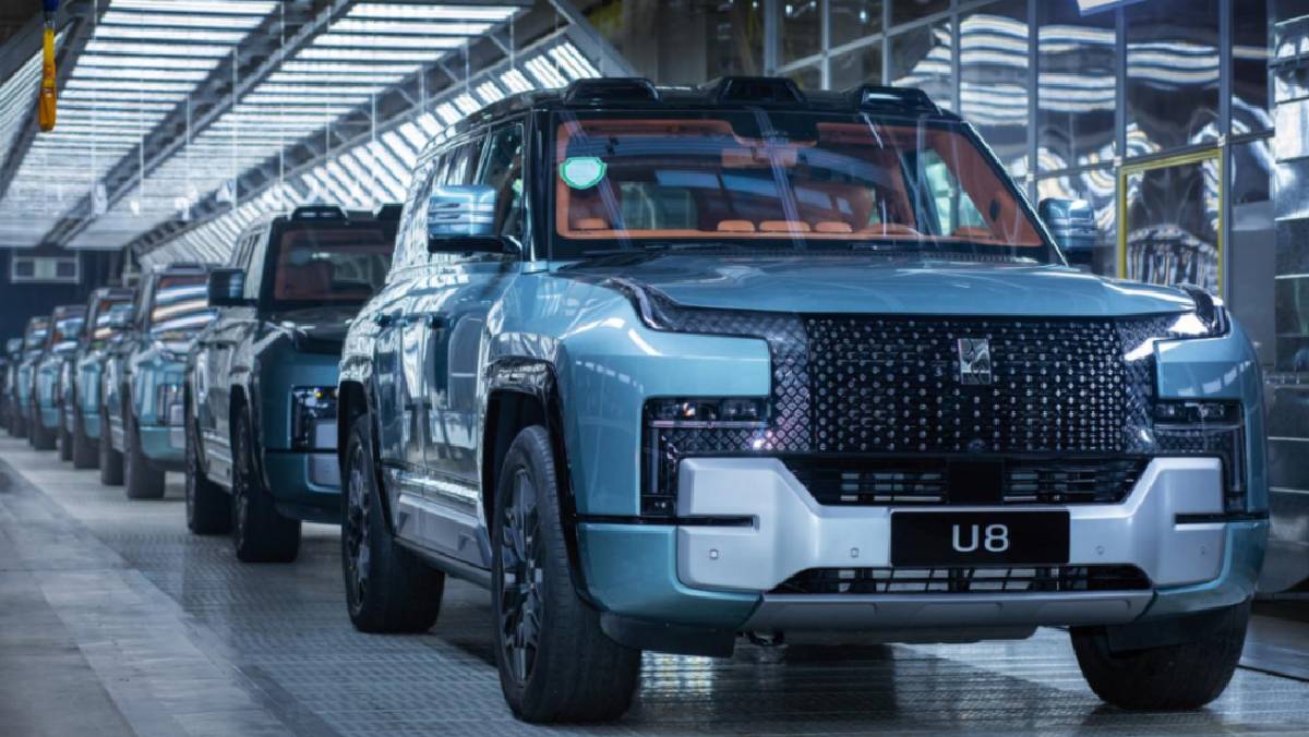 比亞迪旗下仰望U8豪華版 首批量產車下線 每架賣近110萬