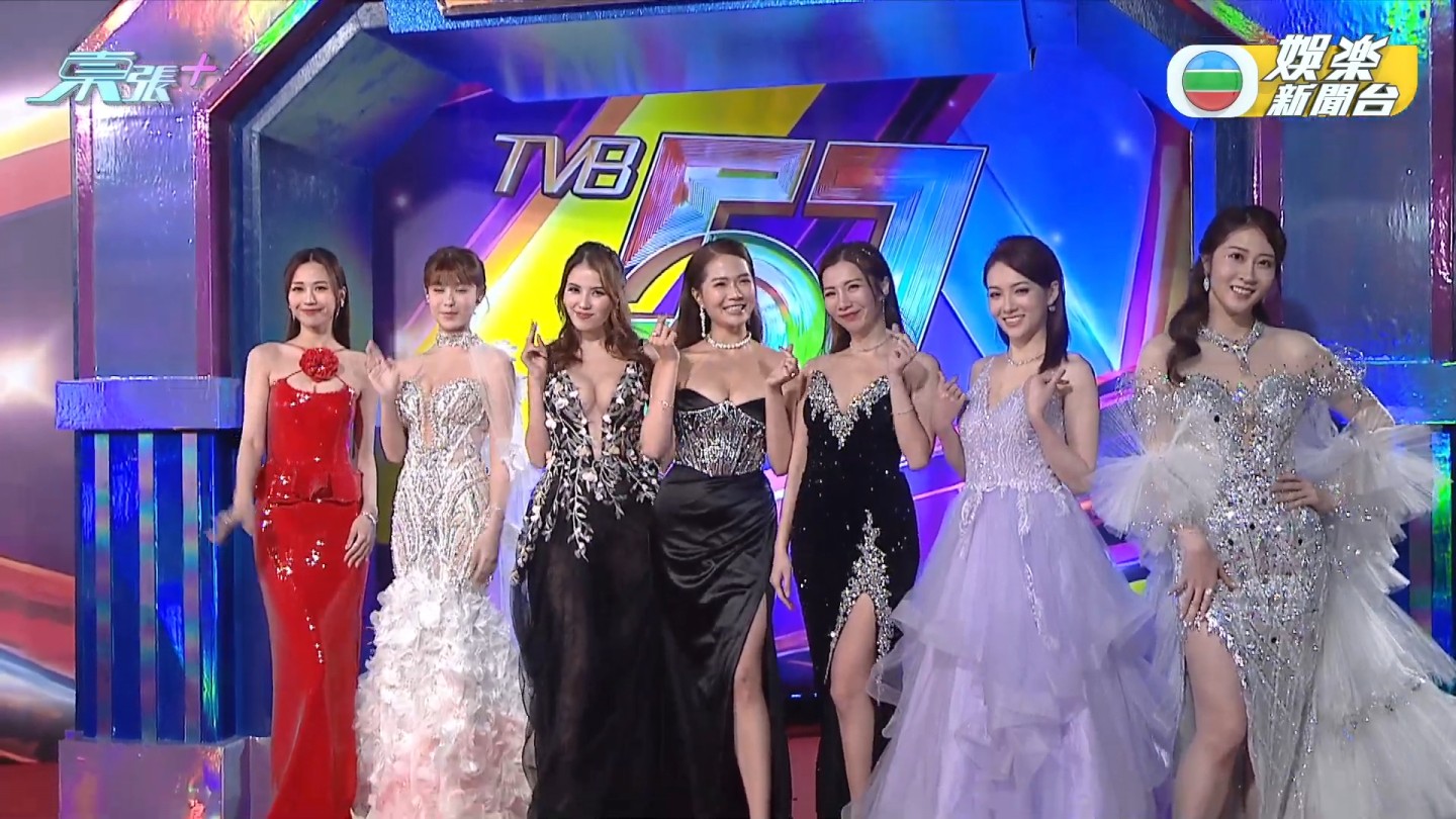 TVB台慶｜直擊紅地氈盛況！何沛珈艷壓《東張》女神 火辣紅色超緊身膠裙晒誘人身段