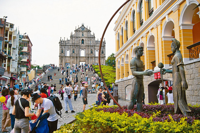 颱風麥德姆｜澳門凌晨2時改發八號東南風球 至少於清晨前維持